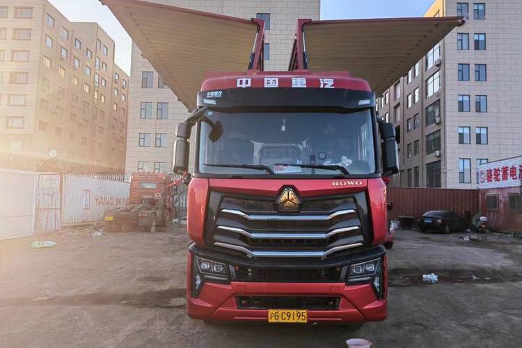 上海2024年二手重汽豪沃(HOWO) HOWO Max330马力4X29.6米载货车报价及图片大全 _ 卡家二手车